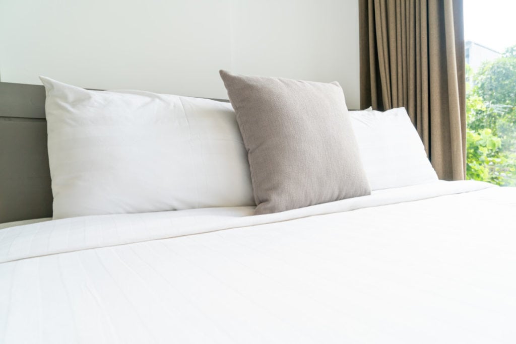 13 Rekomendasi Bantal Bulu Angsa Terbaik (Terbaru 2024) - CekList.ID